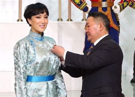 Жүжигчин Н Баярмаа алдарт эхийн Ii одон авлаа Peak News