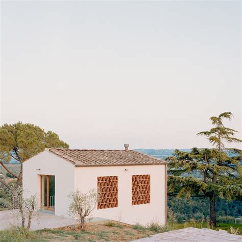 Neural Sleeve Is A Bionic Leg Wrap That Uses Ai To Correct Walking Patterns