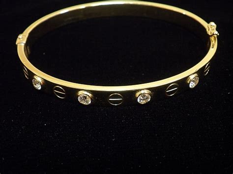 Златна гривна Картие с бели камъни Златна твърда гривна 1002 гр