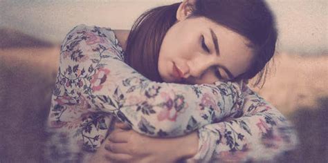 9 Bad Signs You Have An Anxious Attachment Style Dr Perrin Elisha Yourtango