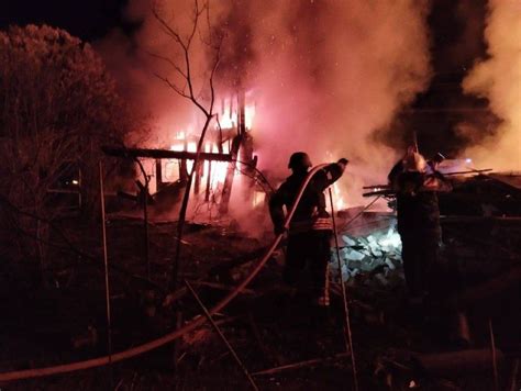 Внаслідок ворожої атаки у трьох районах Київській області пошкоджені будинки та магазин