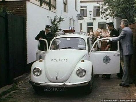 Bassie En Adriaan Stappen In De Politieauto Bassie And Adriaan De