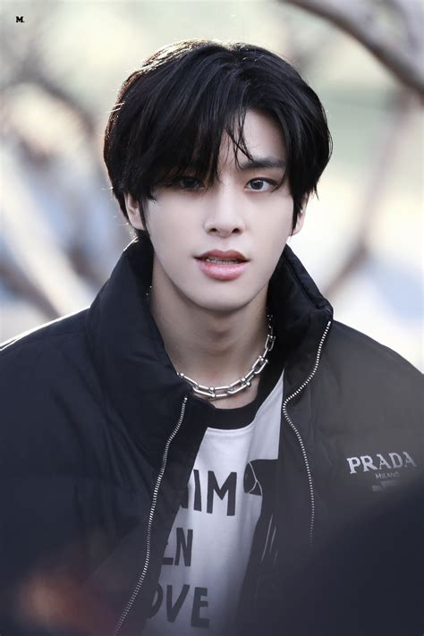 더쿠 요줌 남자아이돌 중 꾸준히 수요상이라는 공룡 강아지상 