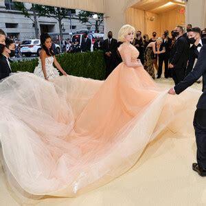 Billie Eilish Displays Her Cleavage At The Met Gala Photos Leaked Nudes Celebrity