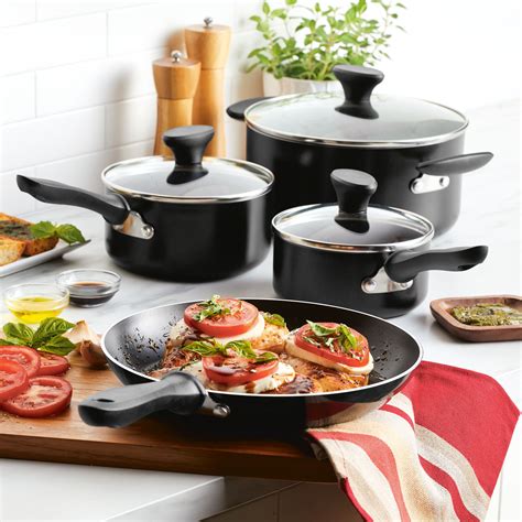 12 Piece Nonstick Cookware Set — Farberware Cookware