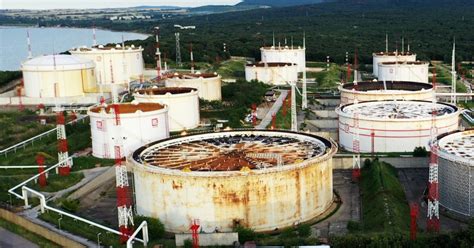 Държавата ще поема контрола над Лукойл Нефтохим при криза решиха депутатите