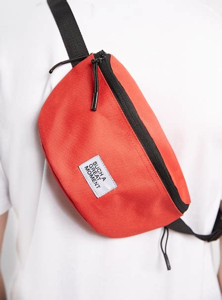 Яркая поясная сумка от S G M Представлена также в других цветах Цена 1090 рублей ЮНОСТЬ