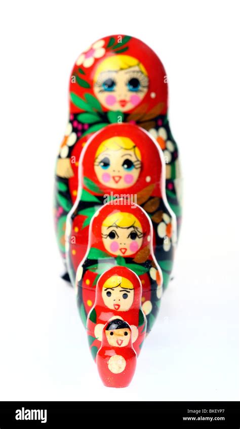 Souvenir russische puppen -Fotos und -Bildmaterial in hoher Auflösung ...