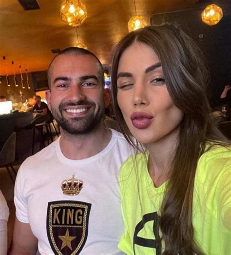 Ето го будалата който плати за всички пластични операции на Даниела от Ергенът а тя го