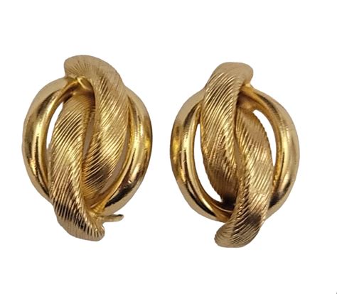Grosse 1959 Smooth Textured Gold Tone Knot Clip On Earrings Signed K194