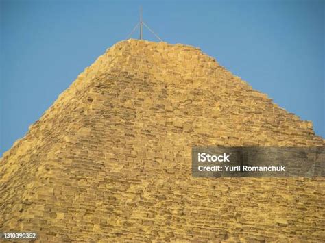 또한 쿠푸의 피라미드 또는 Cheops의 피라미드로 알려진 기자의 위대한 피라미드의 상단 기자 피라미드 이집트 카이로 기자 기자