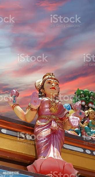 Patungpatung Tradisional Dewa Dan Dewi Di Kuil Hindu Foto Stok Unduh Gambar Sekarang Istock