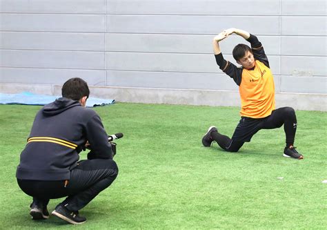 【巨人】穴吹育大s＆cコーチの「家トレ」動画が東京都ホームページに掲載 スポーツ報知