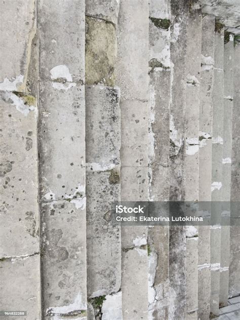 오래 된 회색 계단입니다 오래 된 회색 벽돌 빈티지 계단의 계단 0명에 대한 스톡 사진 및 기타 이미지 0명 거리 거친 Istock