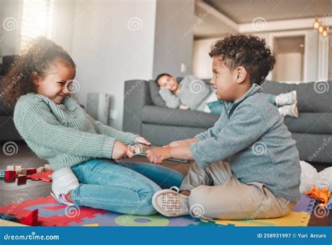 Do You Even Have A Sibling If Youve Never Fought Two Little Siblings