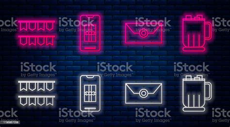 세트 라인 스마트 폰 선물 상자 크리스마스 파티 초대 카드 봉투 깃발카니발 화환과 마시멜로와 핫 초콜릿 컵 벽돌 벽에 빛나는 네온 아이콘입니다 벡터 기에 대한 스톡 벡터