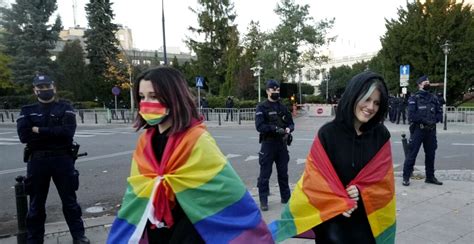 Polonia îndemnată Să Recunoască Parteneriatele între Persoane De