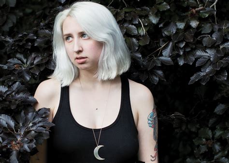 6 ნიშანი იმისა რომ სხვების ენერგიას გრძნობ Horoskopi Ge