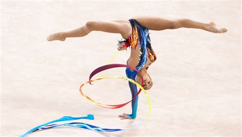 Sofia Raffaeli Lor De Larc En Ciel Tout Autour Et Le Laissez Passer