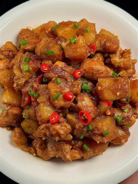 【土豆炖鸡块的做法步骤图，土豆炖鸡块怎么做好吃】今天脸又圆了呢下厨房