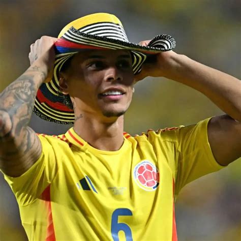 César Escola mostró OVNI que grabó en el aeropuerto El Dorado de Bogotá esto no es un chiste