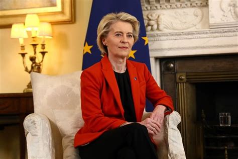 Фон дер Лайен ЕК подготвя план за спиране на вноса на руски изкопаеми горива