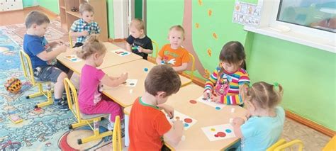 В младшей разновозрастной группе прошло занятие «Мячи большие и маленькие Программное