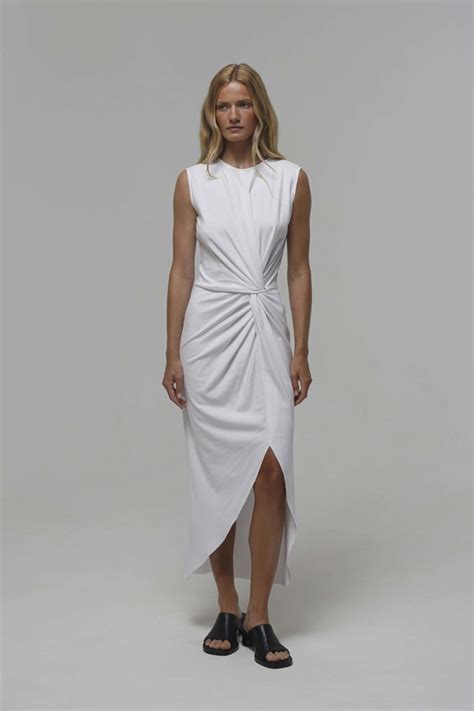 Платье трикотажное с узлом на талии белое Soul Soul