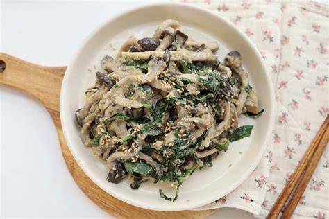 느타리버섯볶음 들깨가루 넣어 더욱 구수해요~