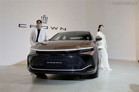 모플포토 토요타 16세대 크라운 출시 고화질로 살펴보기