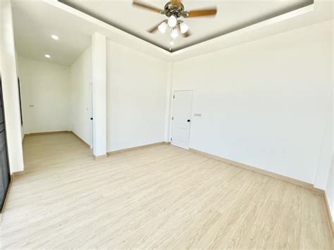 บ้านสร้างใหม่ 2 ชั้น สไตล์อิงลิชโคโลเนียล ต สันผักหวาน อ หางดง จ เชียงใหม่ ใกล้ร้านท่าพระจันทร์