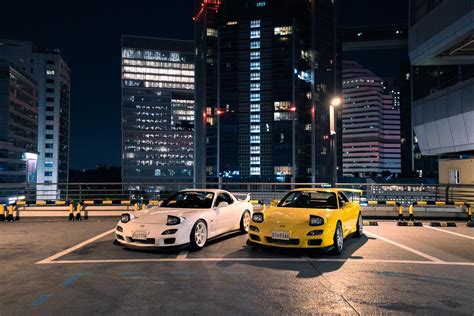 Ideals 그가 드라이브를 마치고 주차를 하고 나서 항상 하는 일은 좋아하는 음악을 투스카니 안에서 꼭 듣고 집으로 올라가는 것이다 차쟁이들은 자동차에 인격을