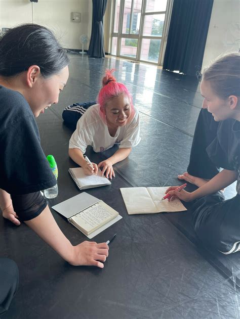 Dancers Embodied Dramaturgy At Play The Place