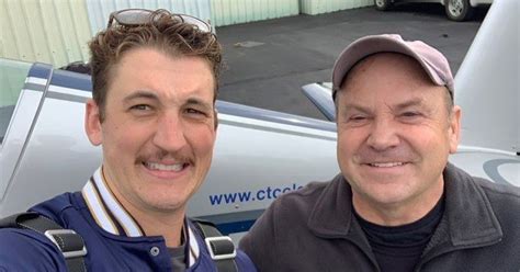 미국 에어쇼 비행기 추락영화 탑건 배우 가르친 조종사 사망