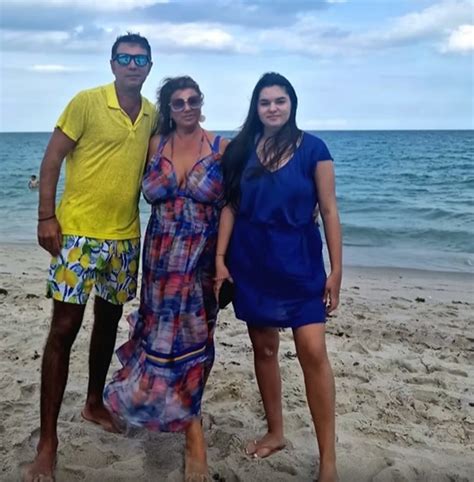 Fiica De 20 De Ani A Lui Cristi Borcea Apariţie Pe Plajă Alături De