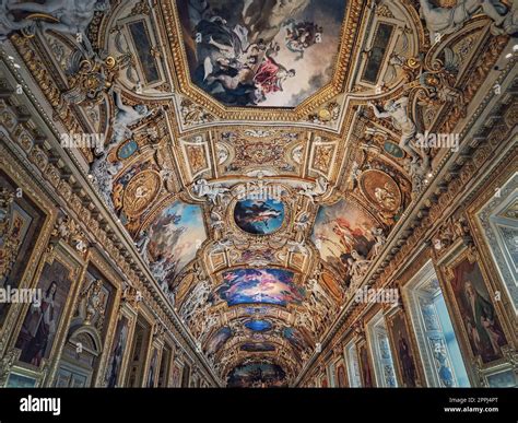 La Galerie Dapollon è Una Grande E Iconica Sala Del Museo Del Louvre