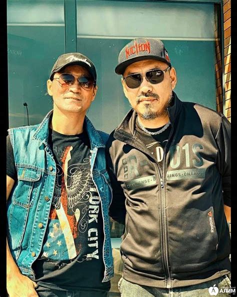 Өөжгий Нисванис хамтлаг буруу өпөр байгуулагдсан