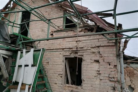 Двічі за добу армія рф обстріляла Нікопольщину поліція показала наслідки