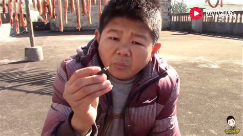 小六搞野：荔枝树上发现一个又大又红的瓜，抓不住摔地上了 Youtube