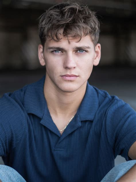 Exit Model Management Bence