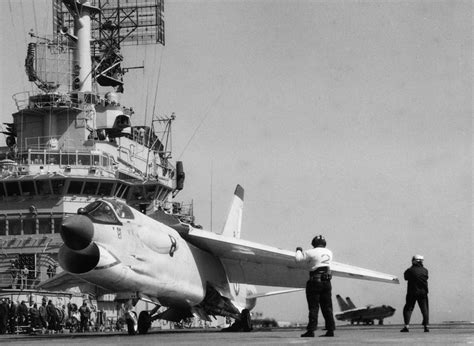 F 8 Crusader Истребитель фирмы Vought Энциклопедия военной техники