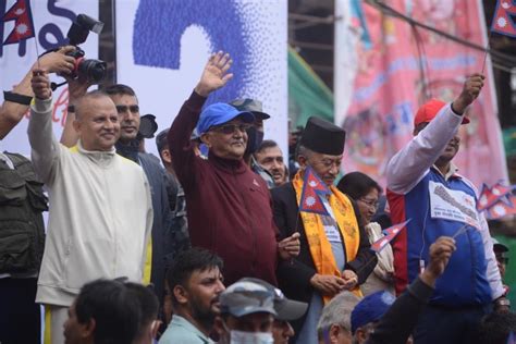 संविधान दिवसको पूर्वसन्ध्यामा काठमाडौंमा नेकपा एमाले को पदयात्रा