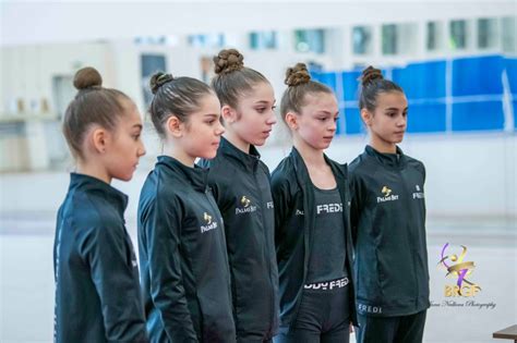 Девойките от националния отбор по художествена гимнастика показаха новите си композиции Стадион