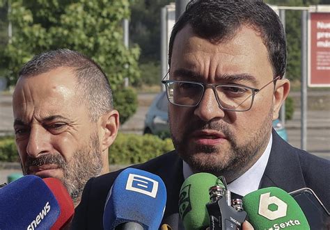 Barbón Pide Perdón A Los Maestros De La Concertada «yo También Cometo Errores El Comercio