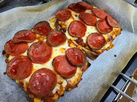 집에서 만드는 페퍼로니피자 만들기