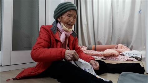 20230320 444 주말 엄마집 갔다가 집에 도착해서 바로목욕 시켜드렸습니다 기저귀 안차고 팬티는입고 오셨네요 집에 있는 엄마 봄옷을 챙겨오셨습니다 Youtube