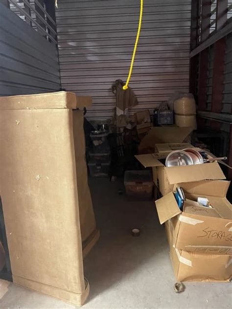 Storage Unit Cleanout JUNK IN A BOX