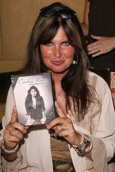 Caroline Munro Caliente