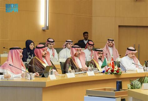 وزير الصناعة يبدأ زيارة رسمية إلى تركيا ويلتقي عددًا من الوزراء
