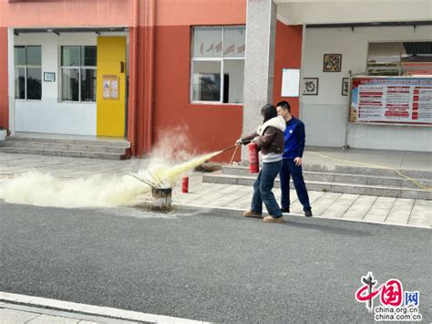 上高县泗溪镇中心小学：校园消防演练筑牢安全之基